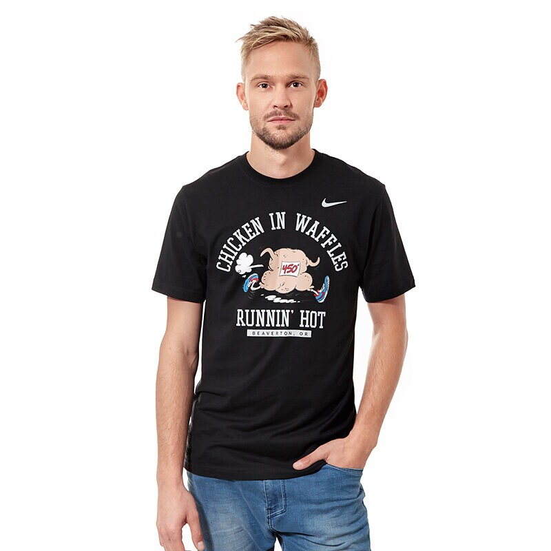 NIKE TRIČKO TEE-CHICKEN WAFFLES 631958010 | barva ČERNÁ | Módní ...