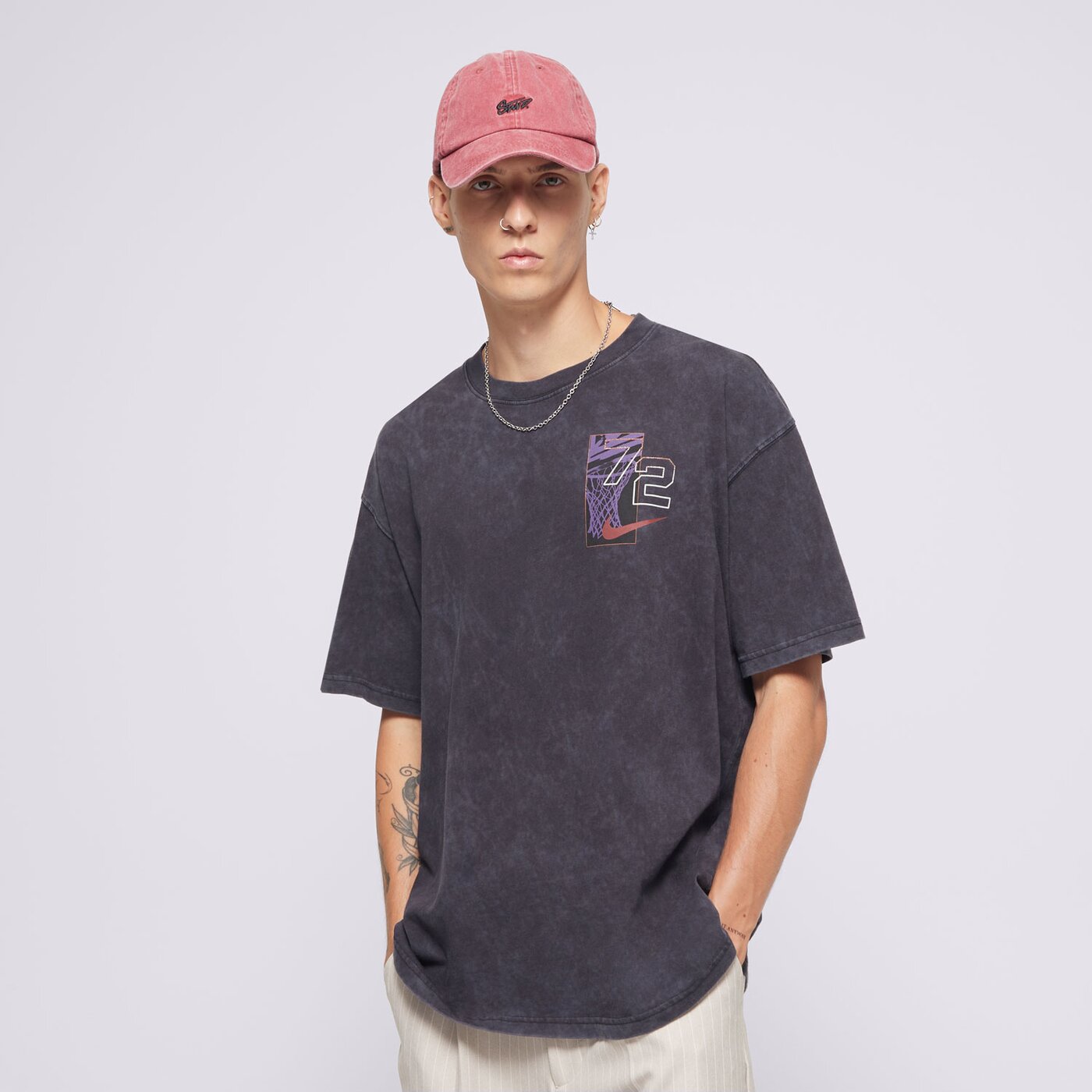 NIKE TRIČKO M NK TEE M90 OC DNA NBA FZ8093-010 | barva černá | Módní Trika a trička. Muži ...