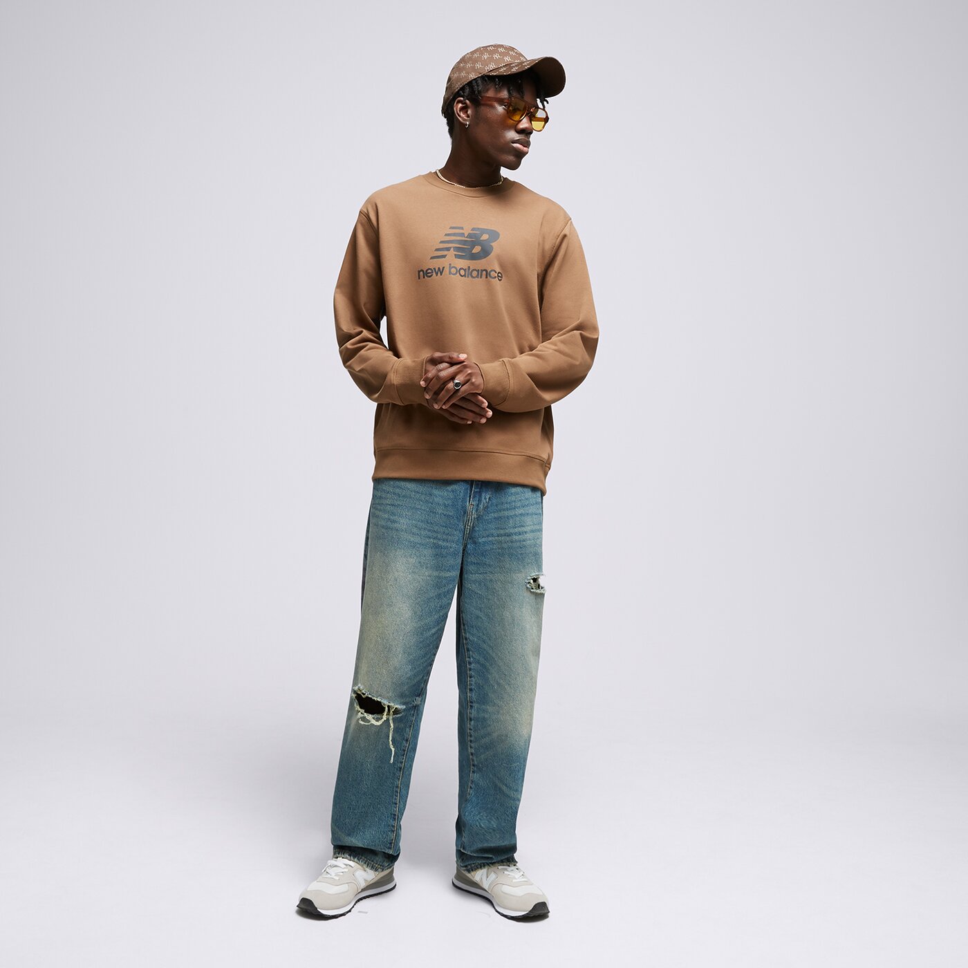 NEW BALANCE MIKINA ESSENTIALS STACKED LOGO MT31538DHE | barva HNĚDÁ ...