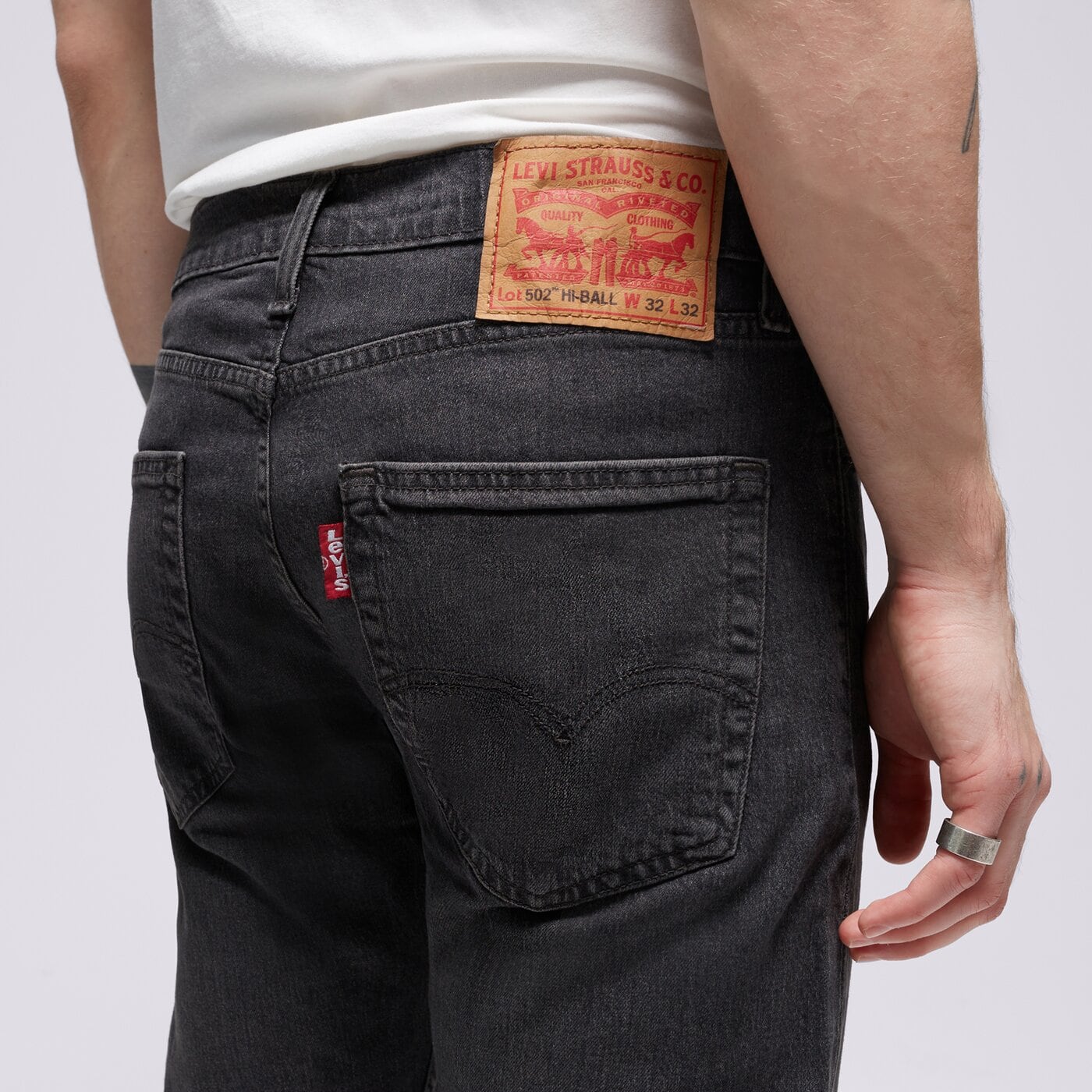 LEVI'S KALHOTY 502 TAPER HI BALL 57783-0105M | barva černá | Módní Kalhoty. Pánské Oblečeni ...