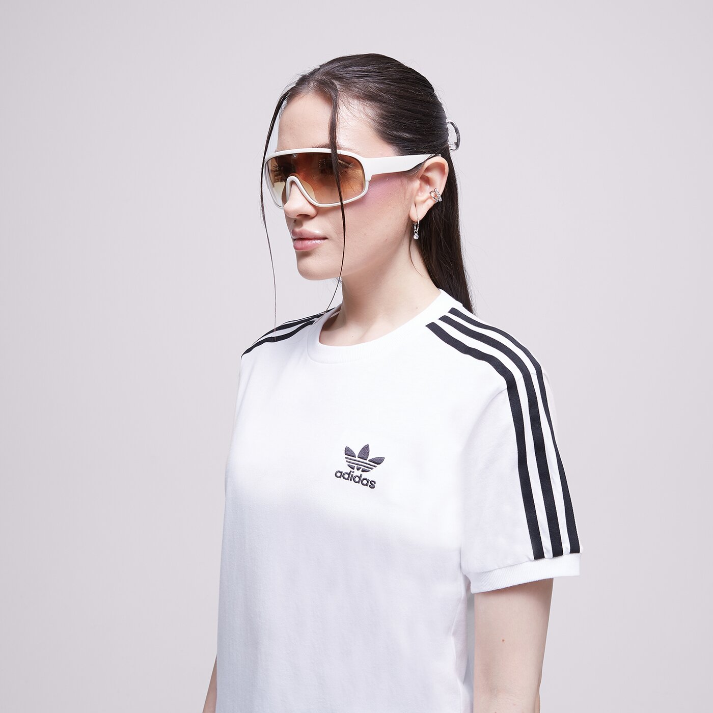 ADIDAS TRIČKO 3 STRIPES TEE IB7410 | barva BÍLÁ | Módní Trička. Ženy Oblečeni eshop Sizeer.cz