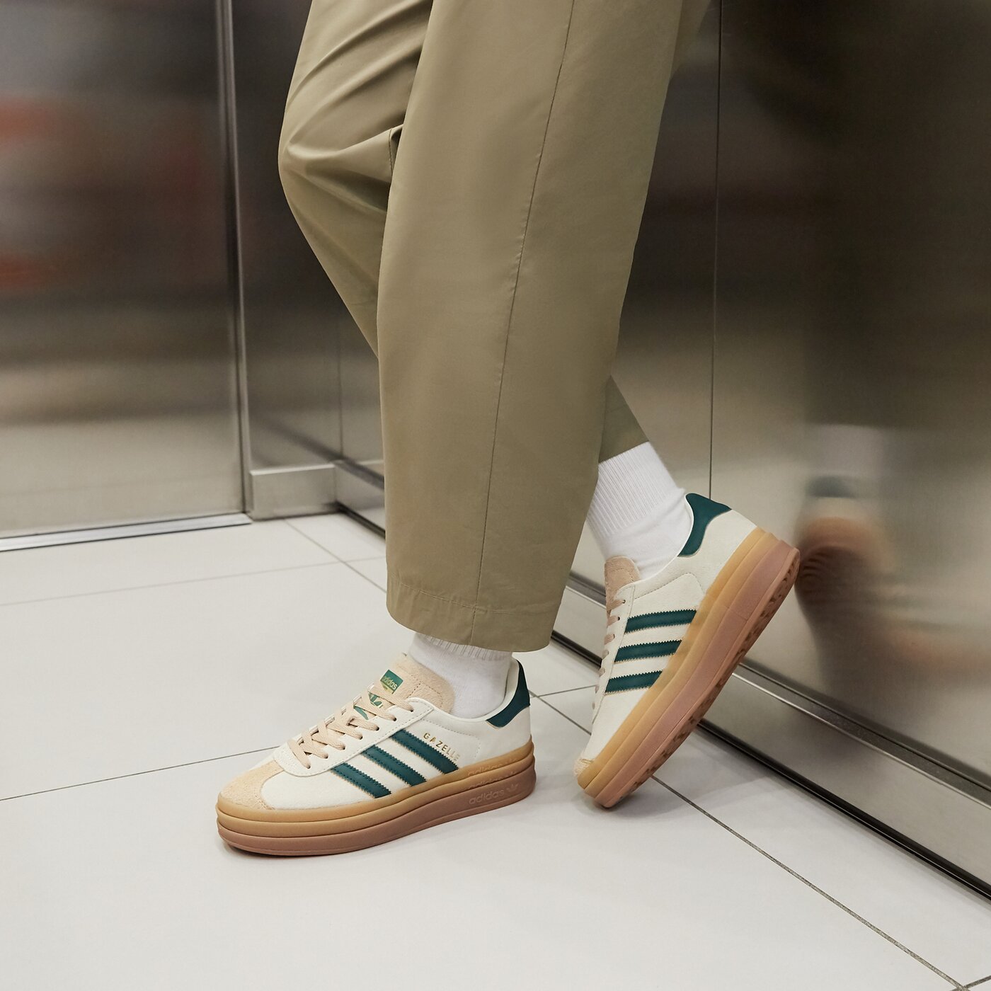 ADIDAS GAZELLE BOLD W ID7056 | barva BÉŽOVÁ | Módní Tenisky. Dámské ... ADIDAS GAZELLE BOLD W ID7056 | barva BÉŽOVÁ | Módní Tenisky. Dámské ...